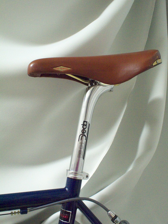 クロモリ”Raleigh Carlton N”のシートポストを”Deda RS01″に | Groove in Life
